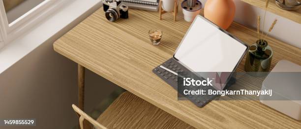 Tampilan Atas Ruang Kerja Minimal Dan Nyaman Dengan Mockup Tablet