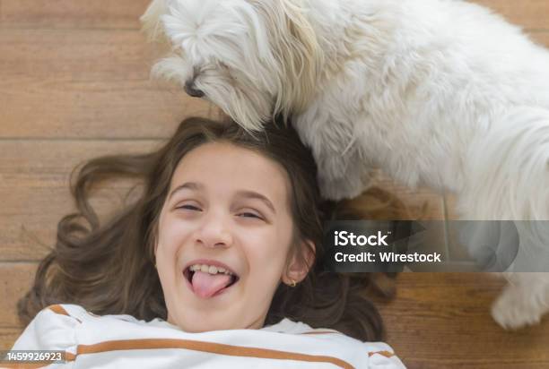 Photo libre de droit de Gros Plan Dune Petite Fille De Race Blanche ... Photo libre de droit de Gros Plan Dune Petite Fille De Race Blanche ...