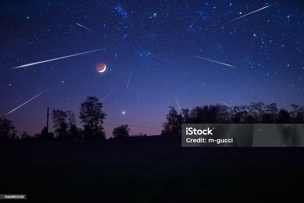 Langit Bima Sakti Berbintang Dengan Komet Dan Hujan Meteor Jatuh Dan ... Langit Bima Sakti Berbintang Dengan Komet Dan Hujan Meteor Jatuh Dan ...