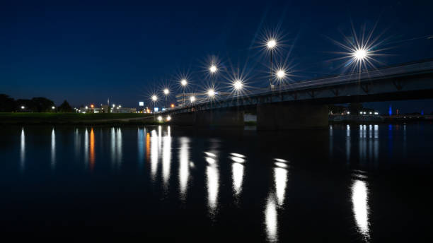 Free picture: architectural style, bridge, light bulb, reflection ...
