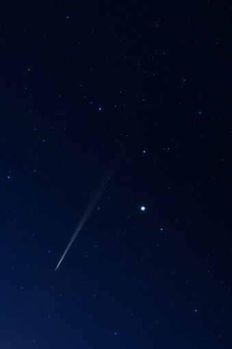 Langit Bima Sakti Berbintang Dengan Komet Dan Hujan Meteor Jatuh Dan ... Langit Bima Sakti Berbintang Dengan Komet Dan Hujan Meteor Jatuh Dan ...