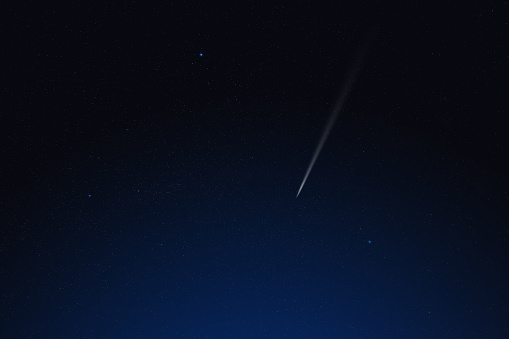 Langit Bima Sakti Berbintang Dengan Komet Dan Hujan Meteor Jatuh Dan ... Langit Bima Sakti Berbintang Dengan Komet Dan Hujan Meteor Jatuh Dan ...