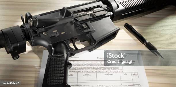 Photo Libre De Droit De Fusil Dassaut Avec Formulaire De Vérification