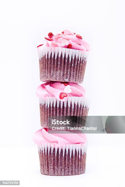 3 핑크 컵케이크 적재형 흰색 배경 0명에 대한 스톡 사진 및 기타 이미지 0명 단순함 방종 Istock
