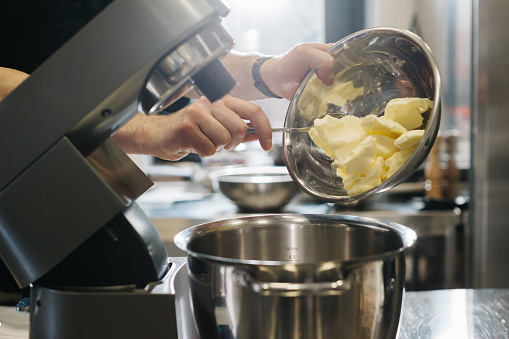 Membuat Macaron Mixer Meja Dapur Perak Menguleni Adonan Untuk Macaron ... Membuat Macaron Mixer Meja Dapur Perak Menguleni Adonan Untuk Macaron ...