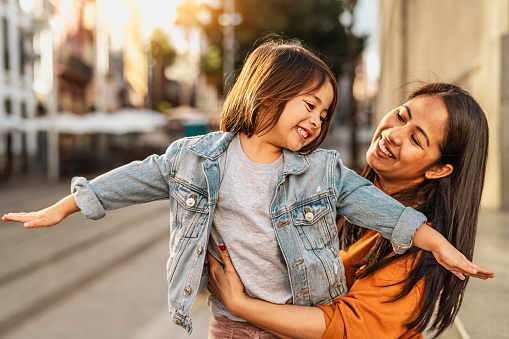 Photo Libre De Droit De Heureuse Maman Philippine Avec Sa Fille