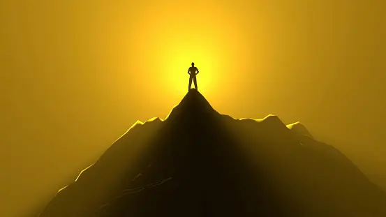 Imágenes de Hombre En La Cima De La Montaña | Descarga imágenes ... Imágenes de Hombre En La Cima De La Montaña | Descarga imágenes ...