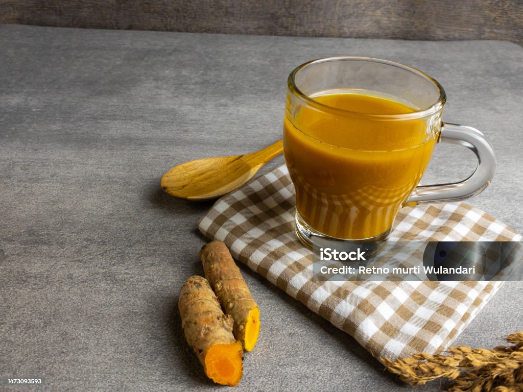 Jamu Kunyit Asem Atau Minuman Tradisional Kunyit Dan Asam Jawa Dari Indonesia Baik Untuk
