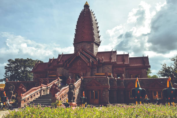 Free picture: Large brick building pagoda with a pointed top, Wat Yai ...