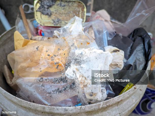 Berbagai Macam Tumpukan Sampah Di Tempat Sampah Sampah Plastik Tisu ... Berbagai Macam Tumpukan Sampah Di Tempat Sampah Sampah Plastik Tisu ...