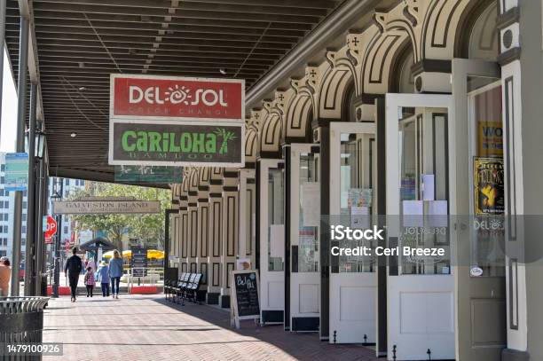 Buka Pintu Di Salah Satu Bangunan Bersejarah Di Pusat Galveston Texas ... Buka Pintu Di Salah Satu Bangunan Bersejarah Di Pusat Galveston Texas ...