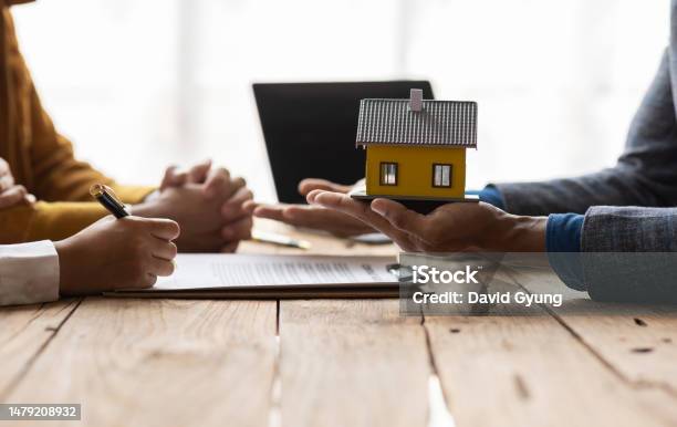 Photo Libre De Droit De Consultations De Couple Familial Avec Un Avocat