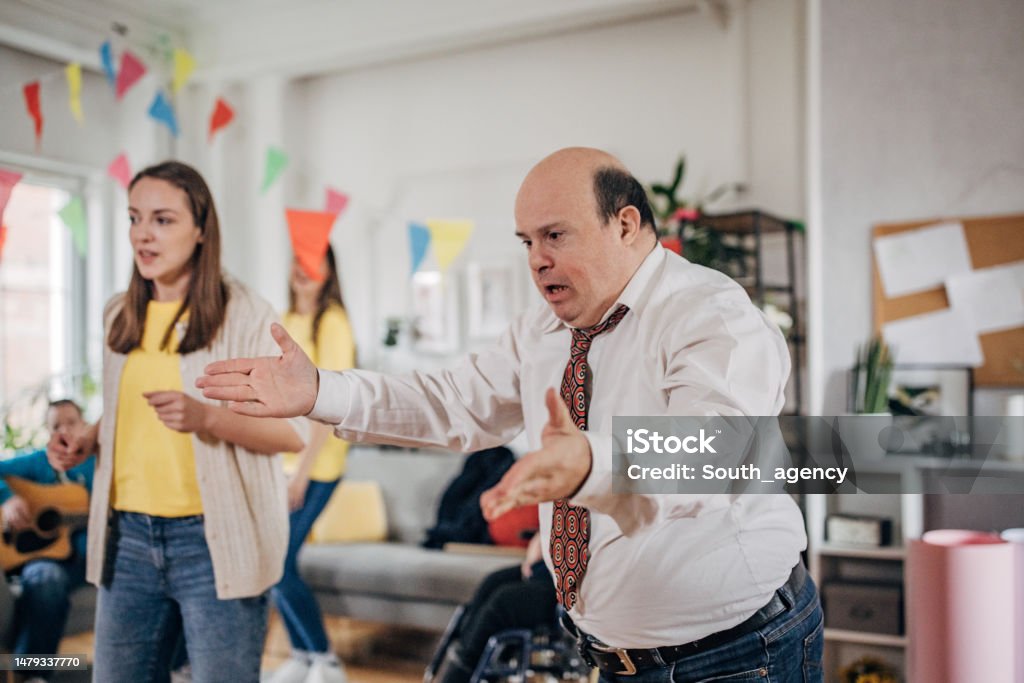 Orang Dengan Sindrom Down Dan Cerebral Palsy Menari Dan Bersenangsenang ... Orang Dengan Sindrom Down Dan Cerebral Palsy Menari Dan Bersenangsenang ...