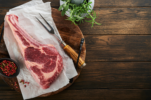Steak Mentah Tomahawk Segar Steak Daging Sapi Tomahawk Mentah Berumur