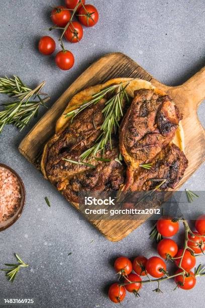 Steak Rib Eye Panggang Daging Marmer Daging Sapi Ribeye Di Atas Papan