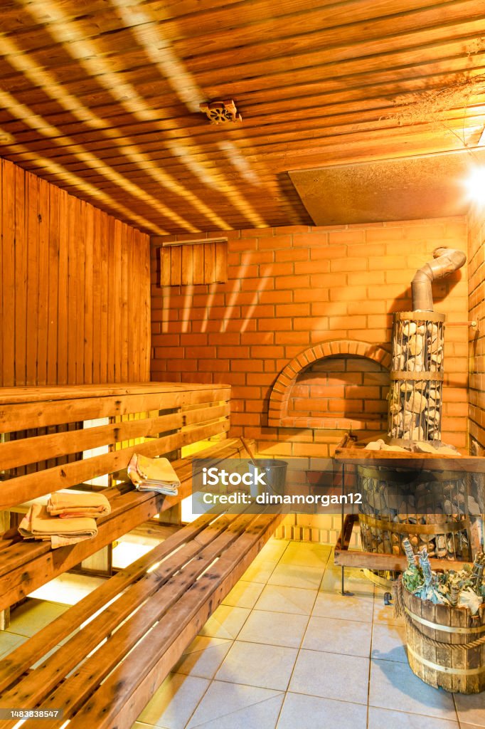 Banya 및 목욕탕 아이디어 작은 핀란드 러시아어 나무 반야 또는 사우나 Acessories와 사우나의 내부 0명에 대한 스톡