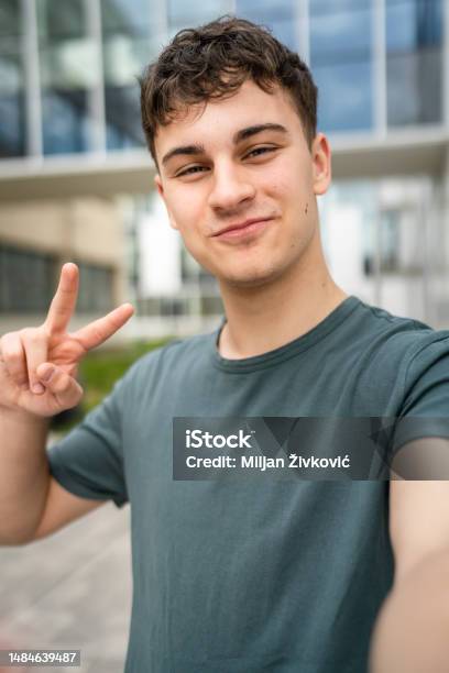 Photo Libre De Droit De Portrait Dun Jeune Homme De Race Blanche