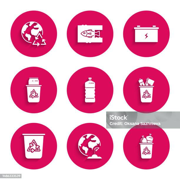 Ensemble Bouteille En Plastique Globe Terrestre Et Plante Corbeille