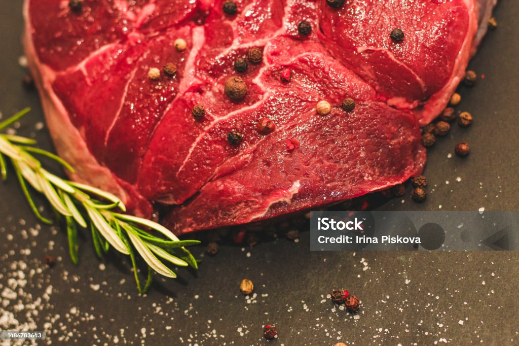 Potongan Daging Segar Steak Daging Sapi Besar Di Tulang Ossobuco Dengan