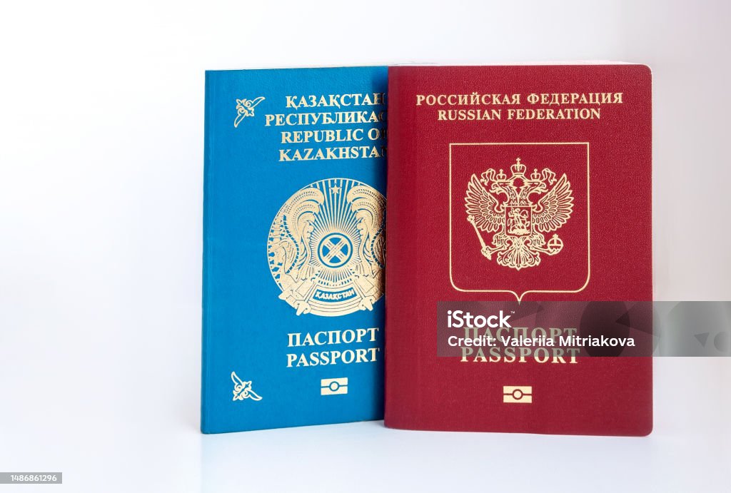Photo Libre De Droit De Passeports De La Russie Et Du Kazakhstan Sur