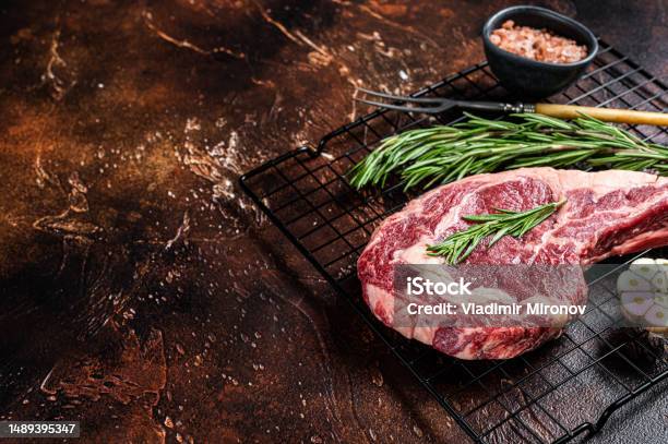 Tomahawk Daging Sapi Tua Kering Mentah Mentah Atau Steak Rib Eye Latar