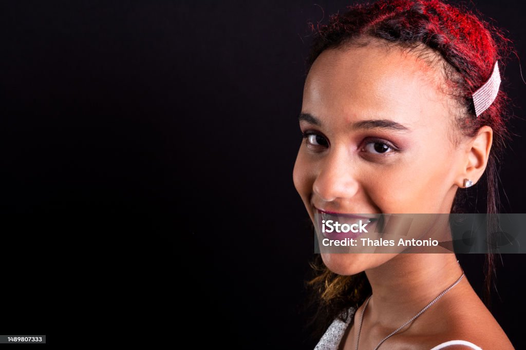 Potret Studio Gadis Remaja Cantik Dengan Riasan Foto Stok - Unduh ... Potret Studio Gadis Remaja Cantik Dengan Riasan Foto Stok - Unduh ...