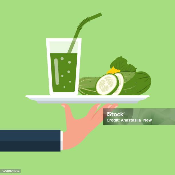 Koktail Mentimun Di Nampan Pelayan Pelayan Menyajikan Smoothie Koktail ... Koktail Mentimun Di Nampan Pelayan Pelayan Menyajikan Smoothie Koktail ...