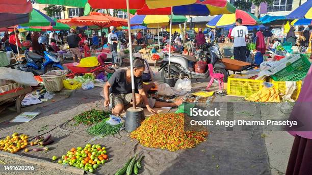 Interaksi Antara Penjual Dan Pembeli Di Pasar Tradisional Berau