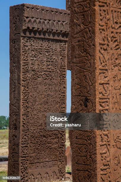 Batu Nisan Ahlat Terkenal Dengan Dimensi Dan Desainnya Foto Stok Unduh Gambar Sekarang Istock
