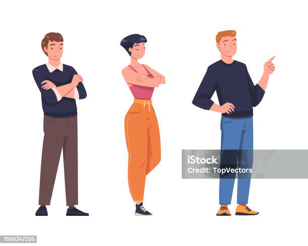 Pria Dan Wanita Muda Yang Tersenyum Dalam Pose Berdiri Dengan Set