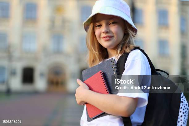 Kami Kembali Ke Sekolah Potret Teman Sekelas Yang Lucu Dengan Buku ... Kami Kembali Ke Sekolah Potret Teman Sekelas Yang Lucu Dengan Buku ...