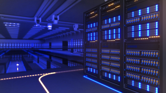 Bidikan Pusat Data Dengan Beberapa Baris Rak Server Yang Beroperasi