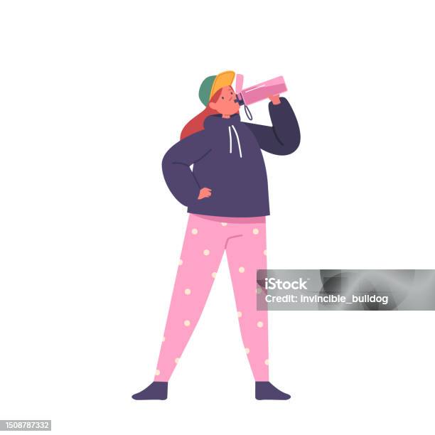 Gadis Kecil Minum Air Bersih Atau Jus Karakter Anakanak Dengan Botol ... Gadis Kecil Minum Air Bersih Atau Jus Karakter Anakanak Dengan Botol ...