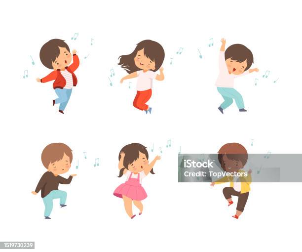 Anakanak Kecil Mendengarkan Musik Menyanyi Dan Menari Set Anak Lakilaki ... Anakanak Kecil Mendengarkan Musik Menyanyi Dan Menari Set Anak Lakilaki ...