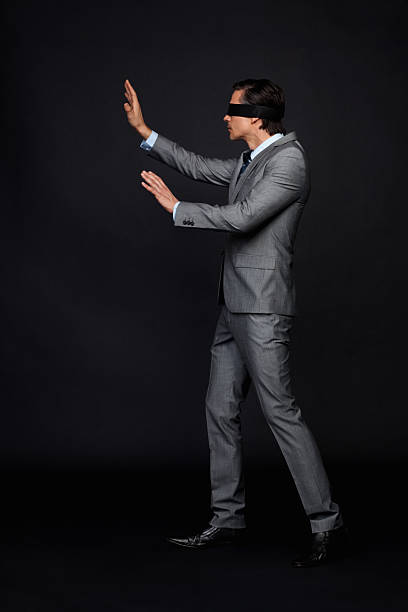 3300 Hombre Ojos Tapados Fotografías De Stock Fotos E Imágenes