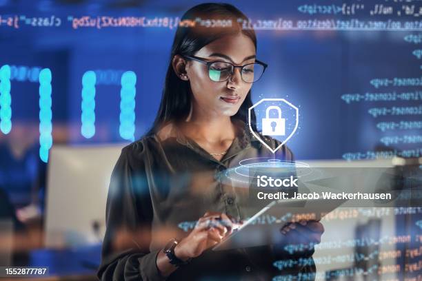 Kunci Hologram Tablet Dan Wanita Dengan Keamanan Analisis Data Hamparan