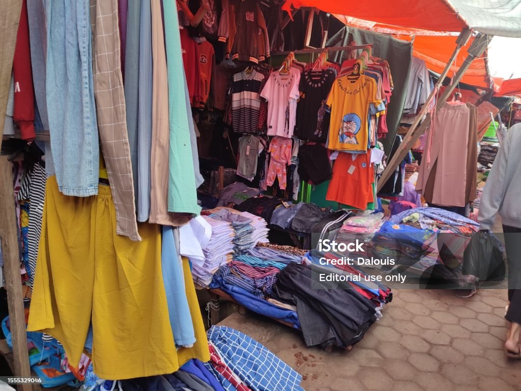 Toko Kelontong Di Pasar Tradisional Yang Menjual Berbagai Kebutuhan
