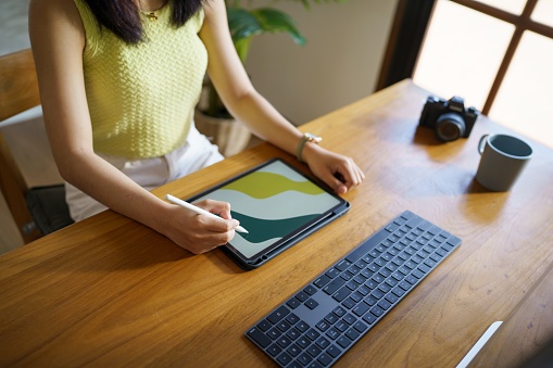 Desainer Grafis Yang Bekerja Pada Tablet Digital Menggambar Artis Pada