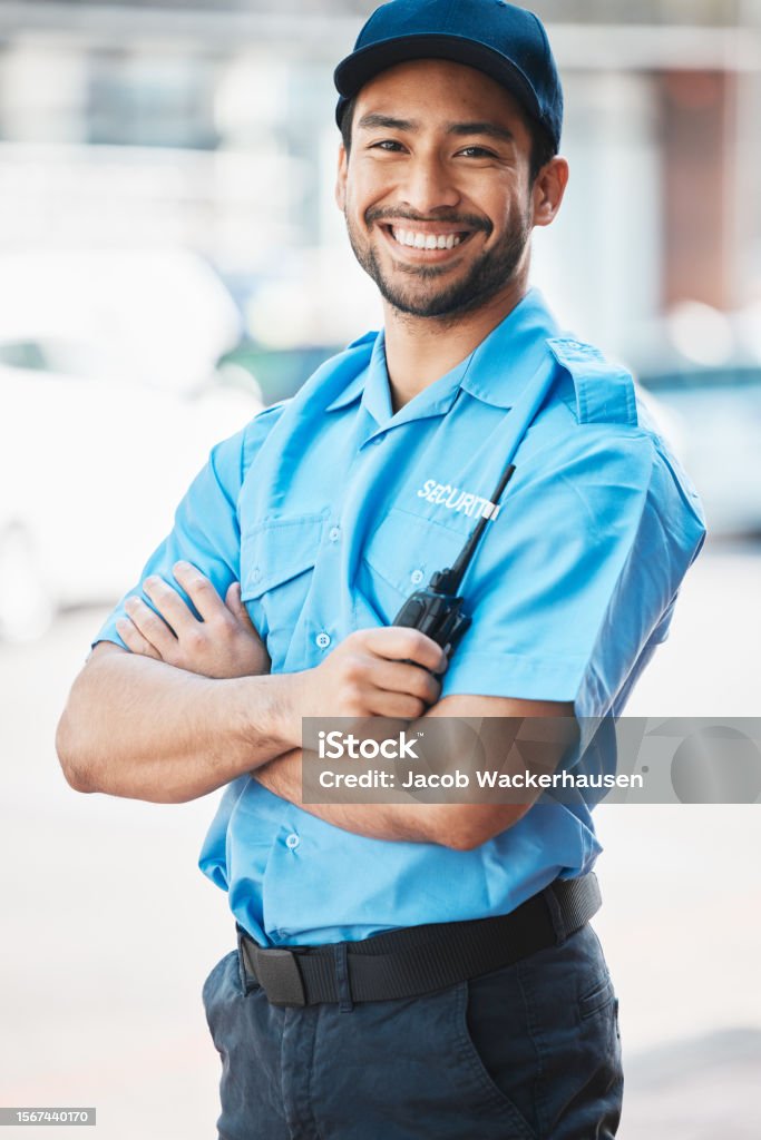 Guardia De Seguridad Hombre Feliz Y Retrato Del Oficial De Seguridad En ... Guardia De Seguridad Hombre Feliz Y Retrato Del Oficial De Seguridad En ...