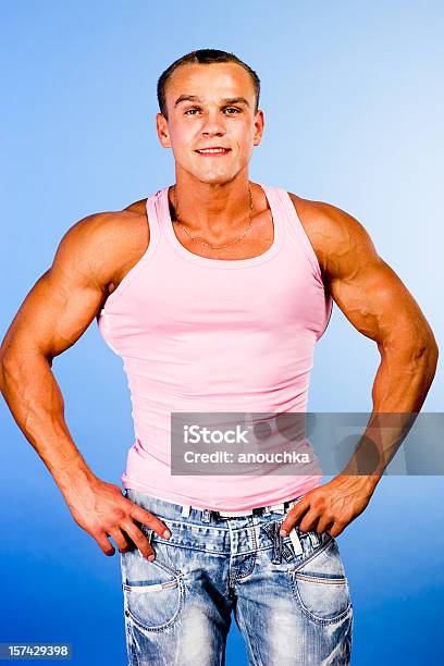 Bodybuilder 제시하기 근육질 체격에 대한 스톡 사진 및 기타 이미지 근육질 체격 20 24세 20 29세