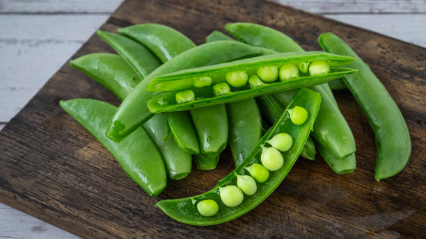 Free Stock Photo of Wooden Cutting Board With Green Beans | Download ...