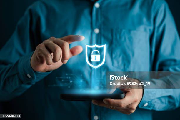 Konsep Keamanan Siber Dan Perlindungan Data Privasi Pengusaha Memegang