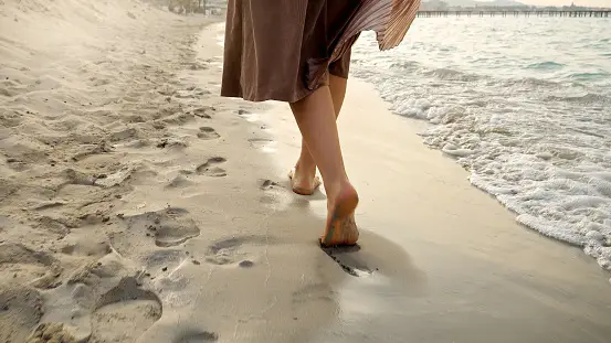 30 000 Woman Walking On Beach Pictures Download Free Images On Unsplash