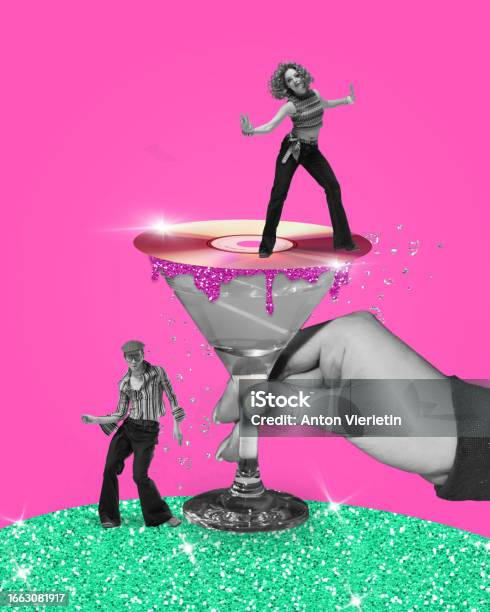 Pria Dan Wanita Muda Yang Artistik Dan Bergaya Dengan Pakaian Bergaya