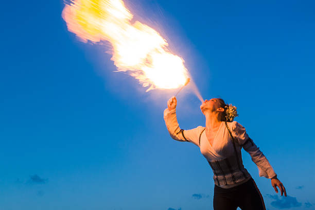 330 Escupir Fuego Fotografías De Stock Fotos E Imágenes Libres De