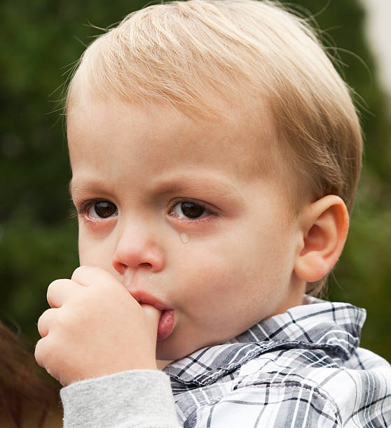 1 200 Sucer Son Pouce Photos Taleaux Et Images Libre De Droits Istock