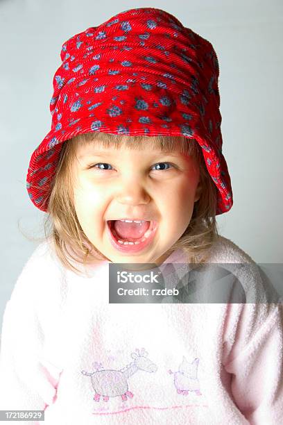 Red Hat 여자아이 미소 감정에 대한 스톡 사진 및 기타 이미지 감정 개념 귀여운 Istock