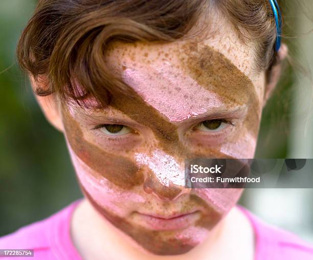 Camouflaged 여자아이 면 페인트 하위 페인트 생일 파티 사람 얼굴에 대한 스톡 사진 및 기타 이미지 사람 얼굴