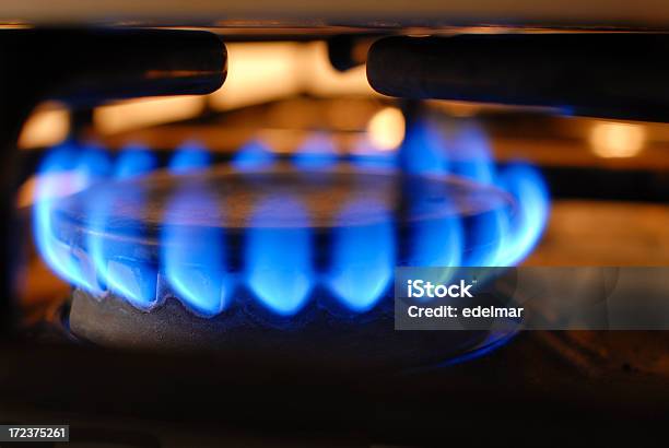 Hacer La Cena Foto de stock y más banco de imágenes de Cocinar ... Hacer La Cena Foto de stock y más banco de imágenes de Cocinar ...