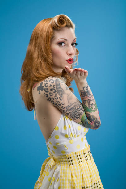 150 Chica Pin Up Enviar Un Beso Fotografías De Stock Fotos E Imágenes Libres De Derechos Istock